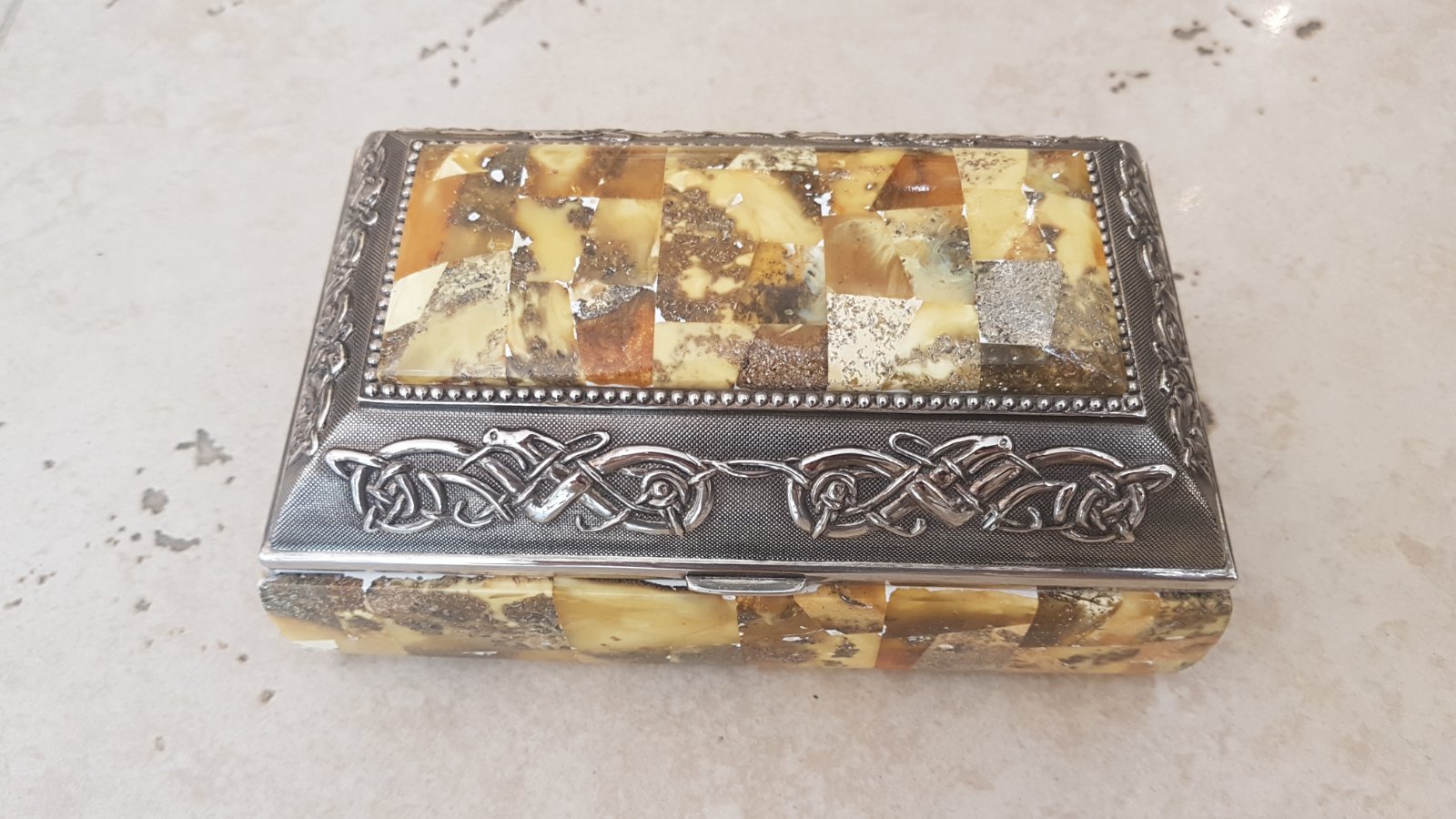 Amber Box - Amber Queen